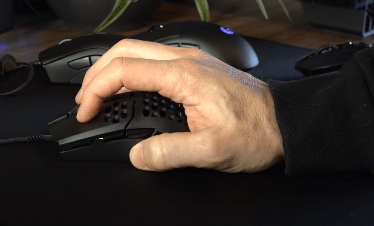 How to Hold a Gaming mouse - Various grips for gaming!